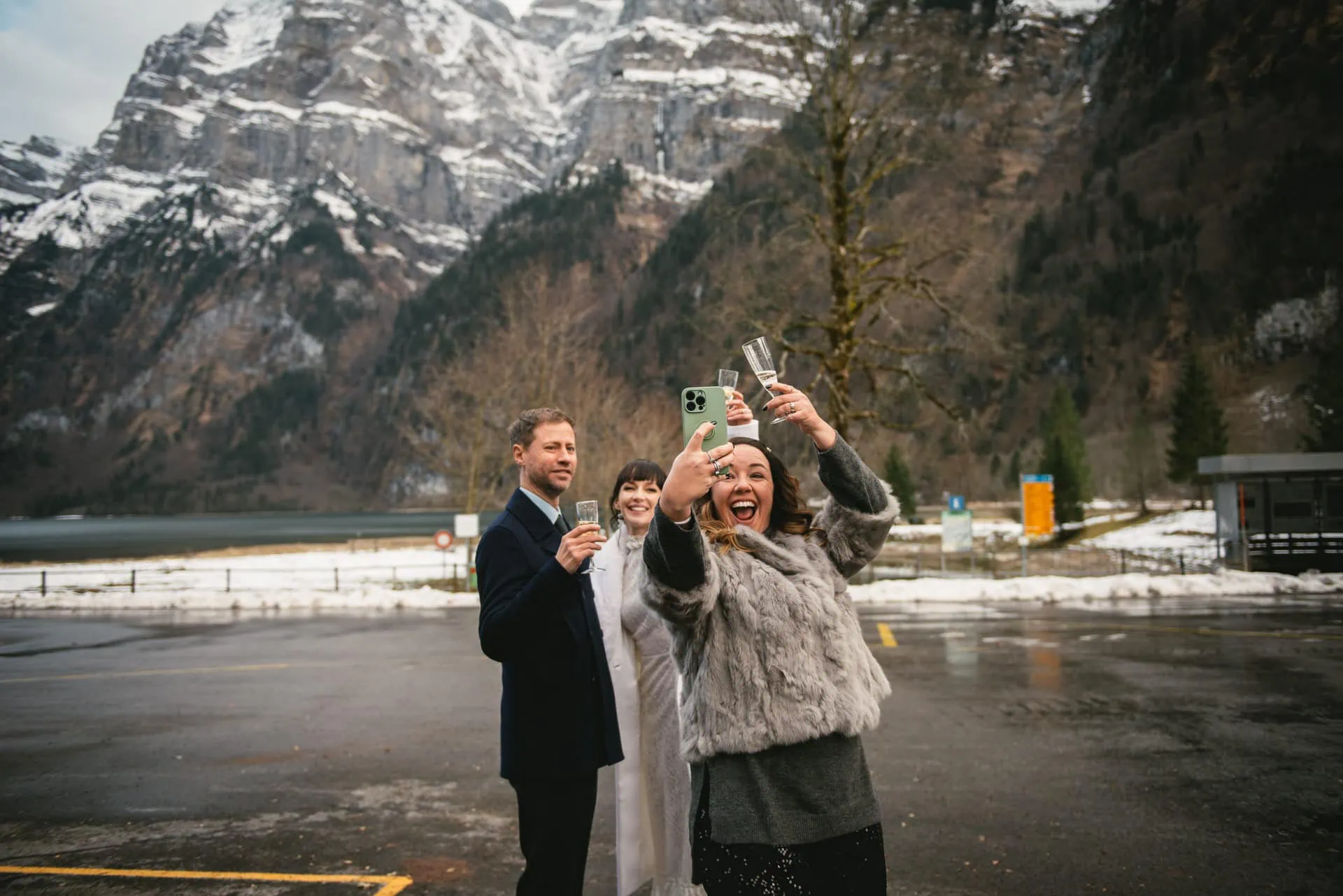 A snowy Zurich elopement day - Zephyr & Luna - Elopement as a Spell