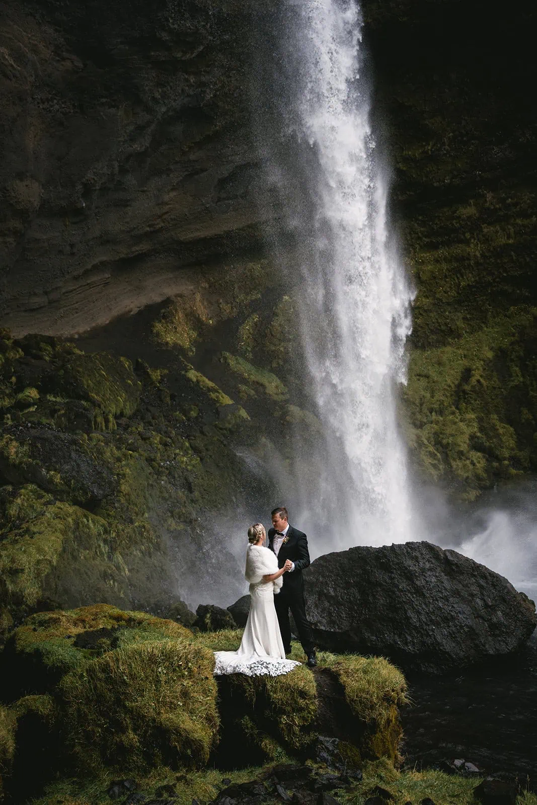 Iceland South Coast Elopement: Under the Northern Sky - Zephyr & Luna ...