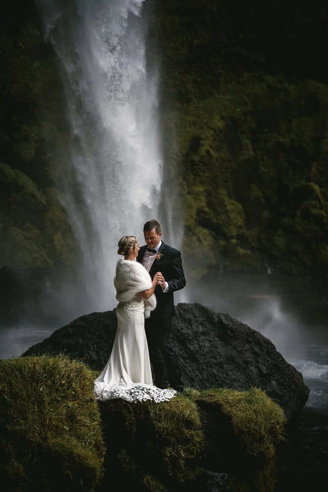 Iceland South Coast Elopement: Under the Northern Sky - Zephyr & Luna ...